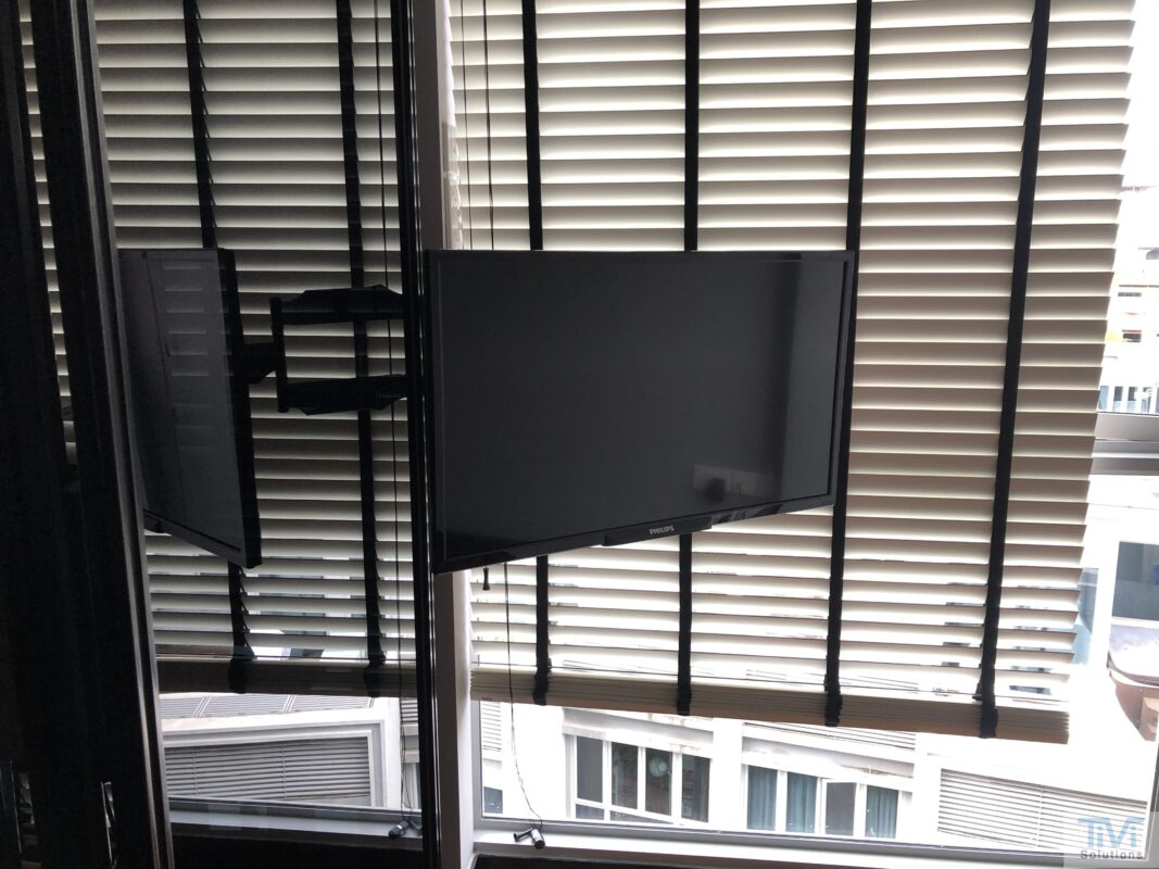 Single Arm Full Motion Mount Suitable for TV 32-52" (T101) - Tivi Solutions